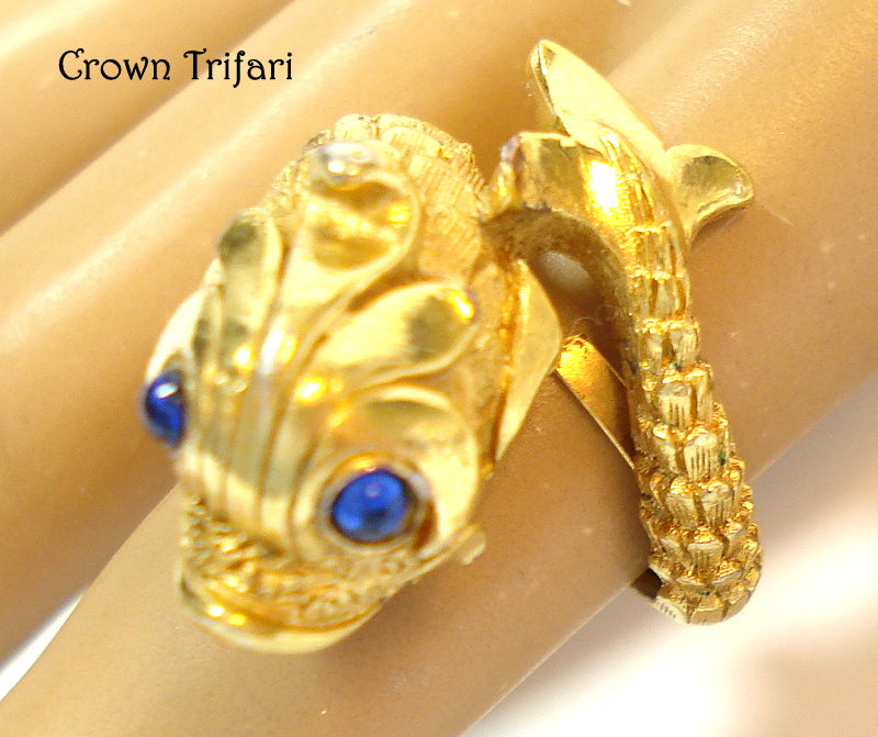 Crown Trifari Ring Gold or Koi Fish Sapphire Cab Eyes Size 5.5 – MrStones