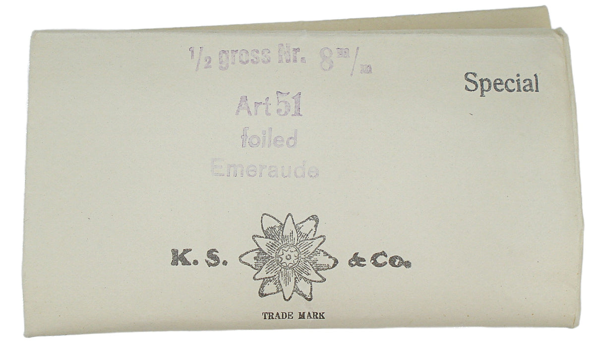 8mm (4806) Emerald Green Bell Shape – MrStones